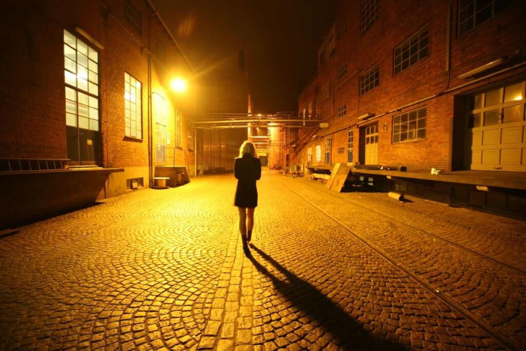 21 Ways to Safely Walk Alone at Night